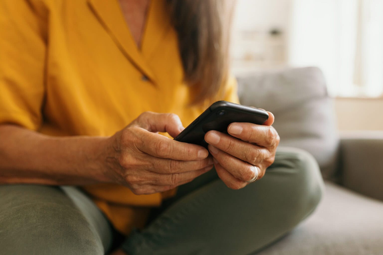 30 Thoughtful Condolence Text Messages to Send