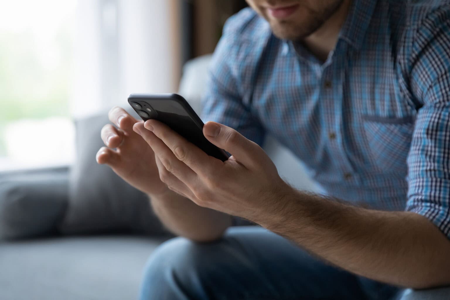 30 Thoughtful Condolence Text Messages to Send