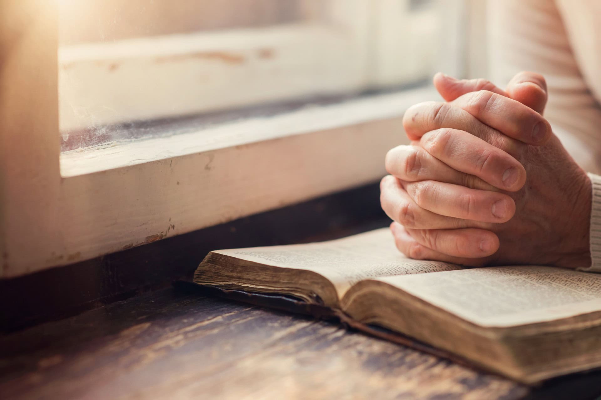Christian Funeral Traditions: What to Expect and How to Honor the Faith